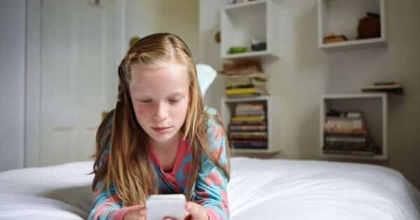 Addiction téléphone adolescents — comment lutter contre